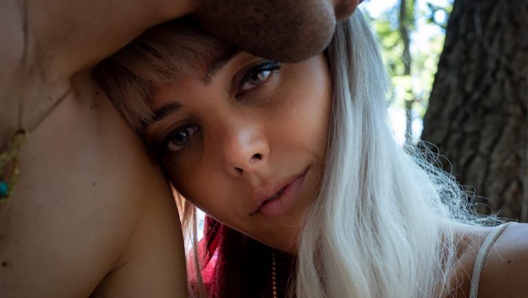 Manuela Zero presenta il suo nuovo singolo, Attack